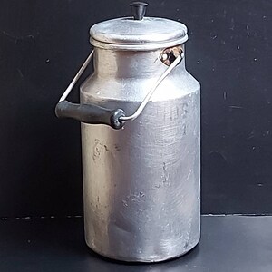 Milk tin jug Vintage tin jug Farmhouse decor Rustic kitchen | Etsy