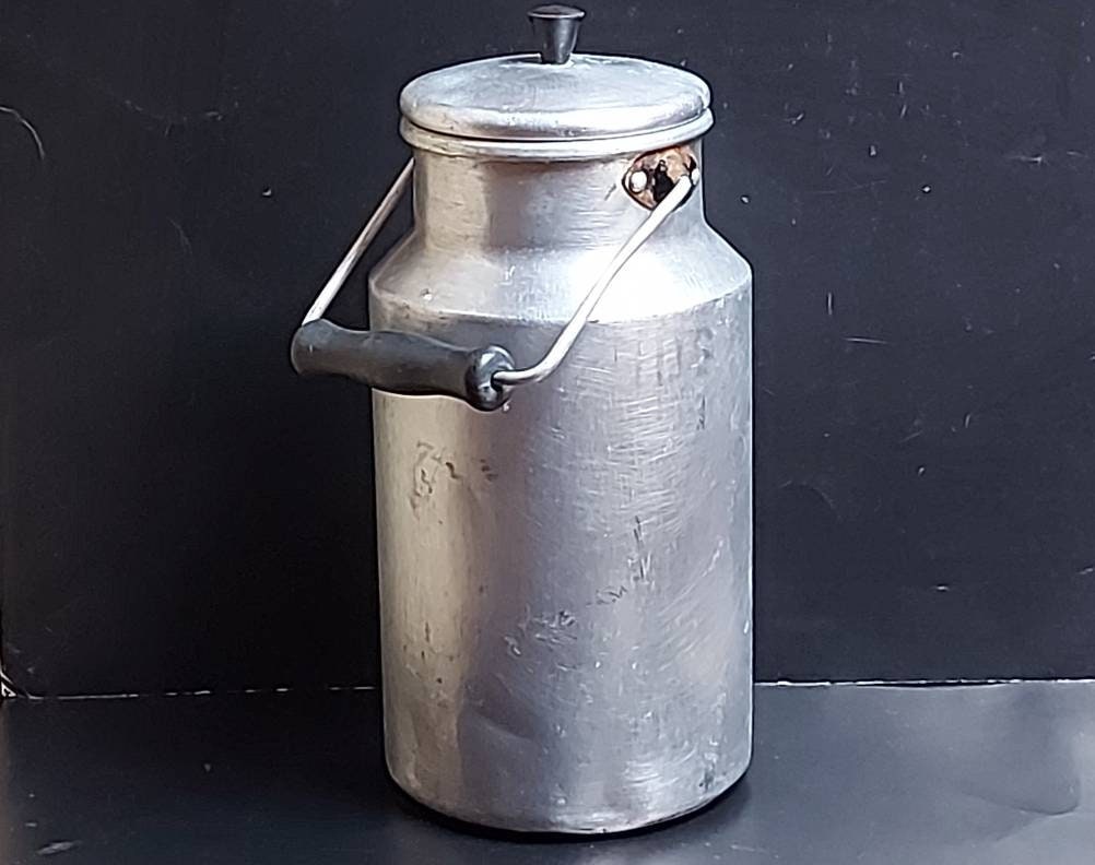 Milk tin jug Vintage tin jug Farmhouse decor Rustic kitchen | Etsy