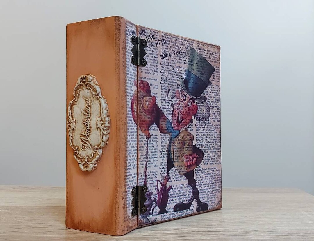 Mad Hatter Box, We're All Mad Here, Alice in Wonderland, Alice Goth Box ...