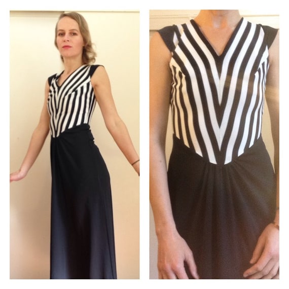 Vintage 70s Pin Up Goth Dress // Feminine // Midi Dre… - Gem