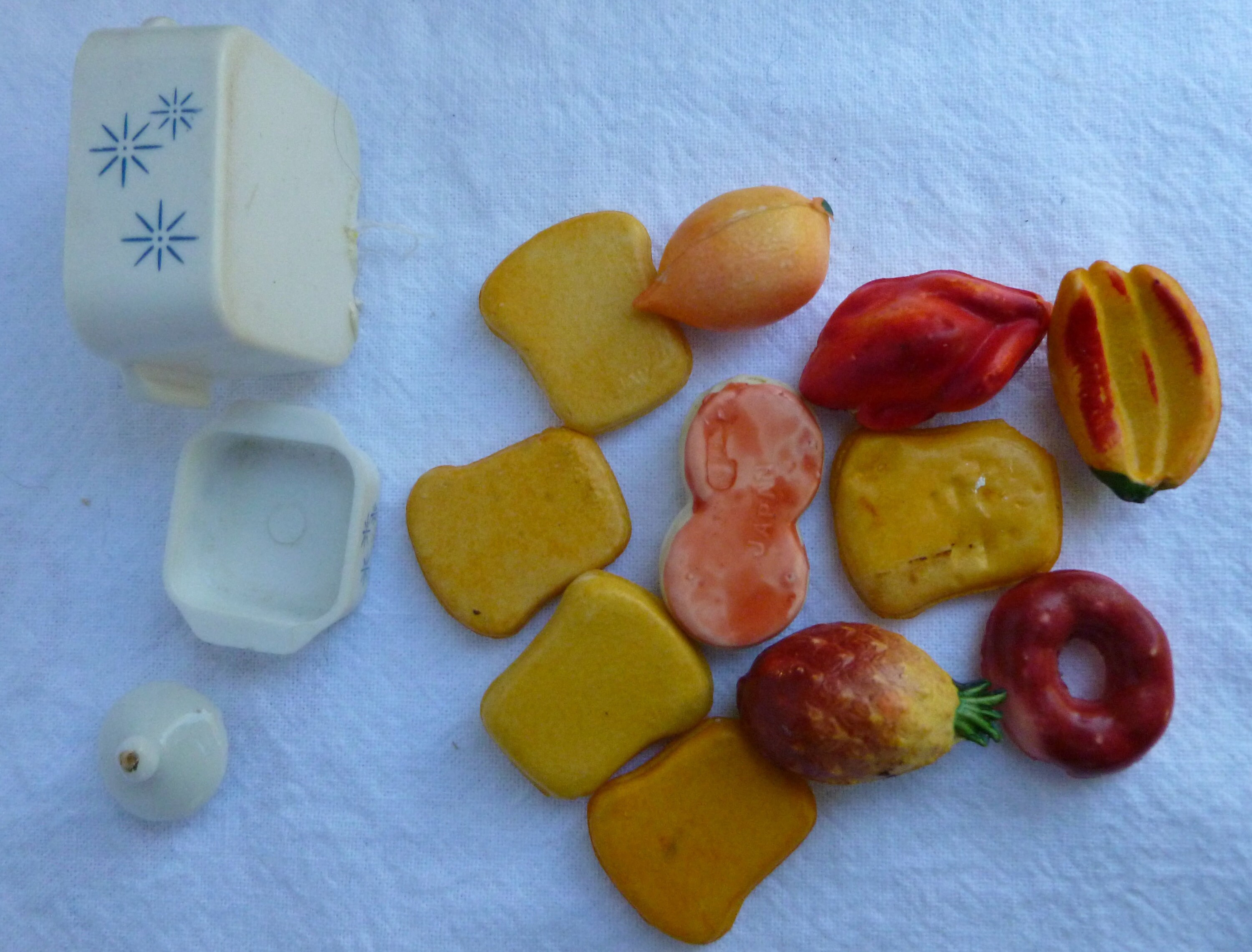 Vintage Play Food & Kitchen Items Plastic Bread Slices, Bagel, Fruit ...