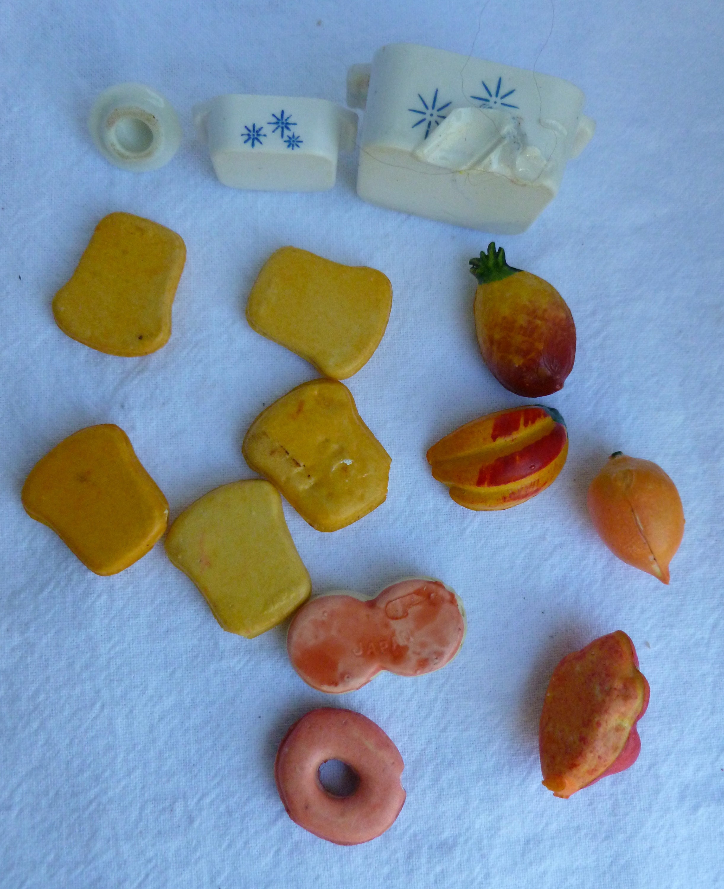Vintage Play Food & Kitchen Items Plastic Bread Slices, Bagel, Fruit ...