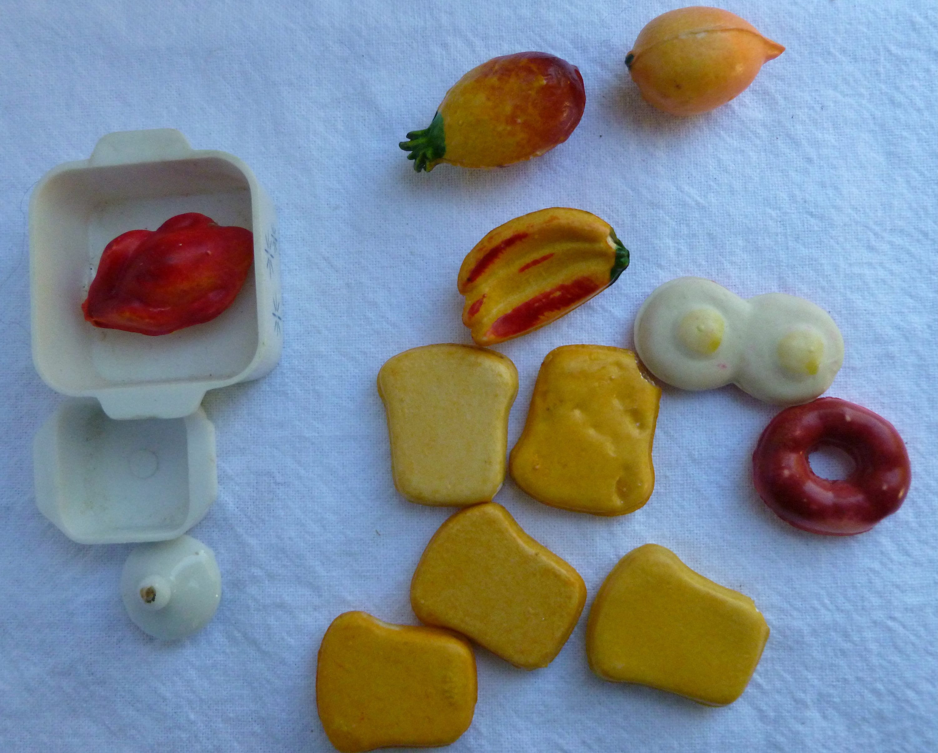 Vintage Play Food & Kitchen Items Plastic Bread Slices, Bagel, Fruit ...