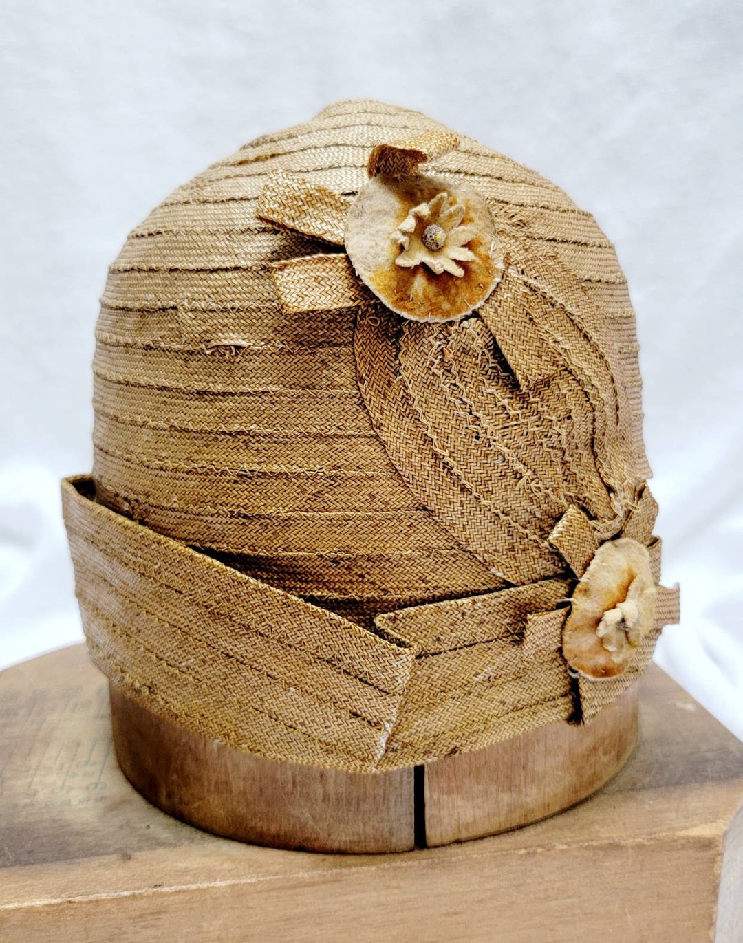 Vintage ~ Women's ~ Beautiful ~ Straw ~ Cloche ~ 1920's ~ Amazing ...