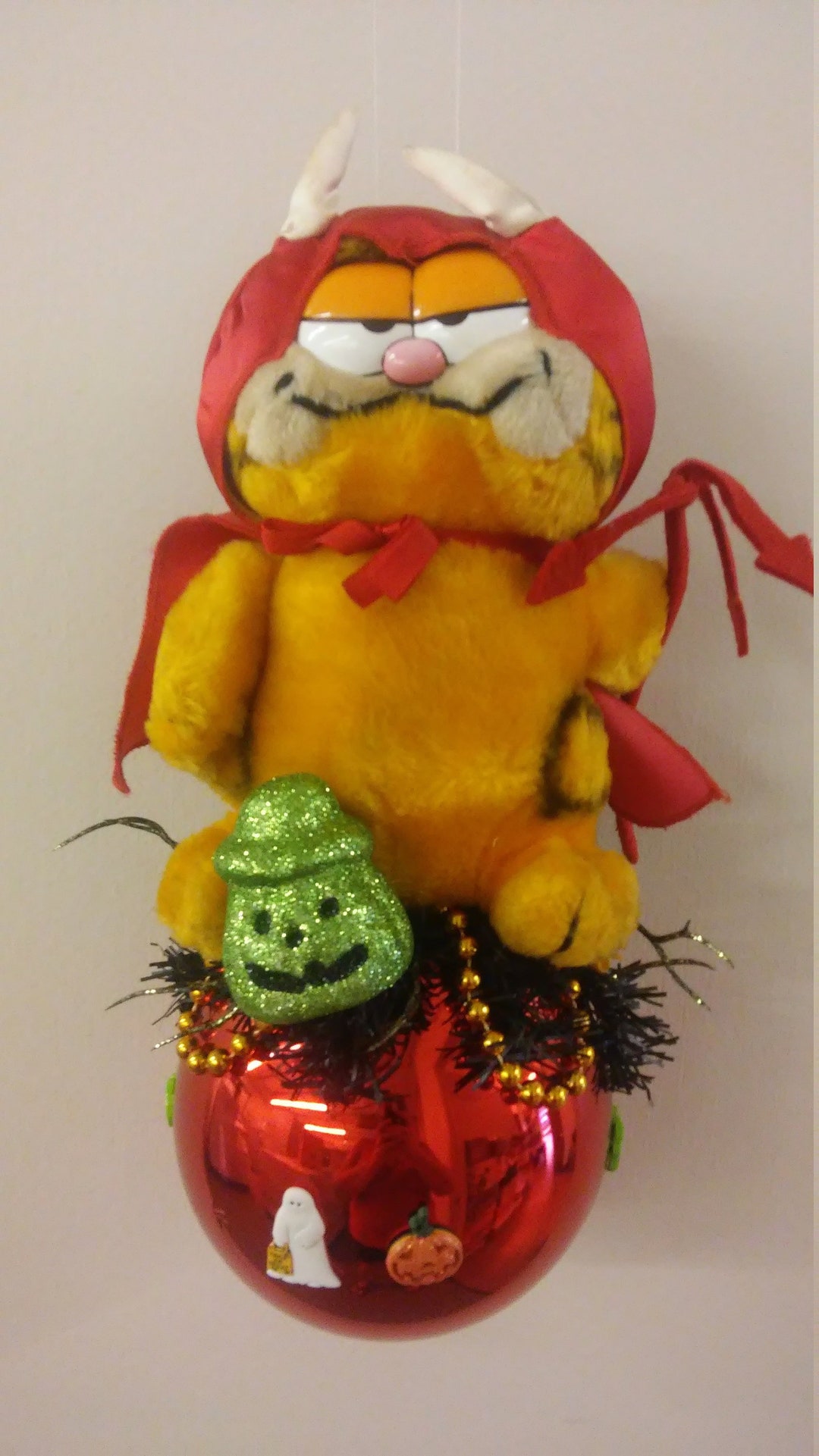 6 Inch Devil Dressed Plush Garfield Atop a 6 Inch Shatterproof Ornament ...