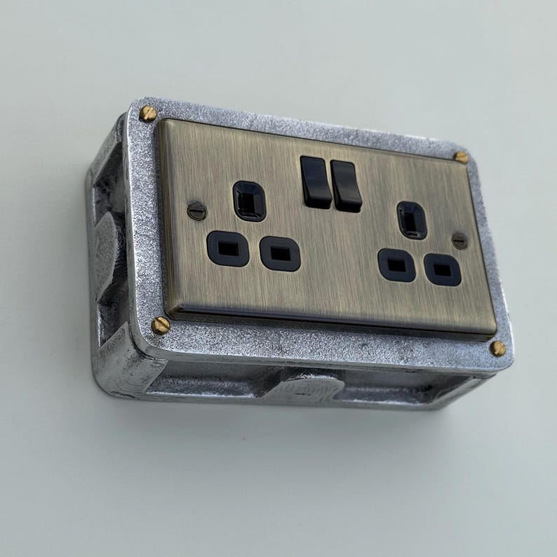 Antique Brass Double Switched 13A Power Socket 230V 13A 2 Gang 2G Solid ...