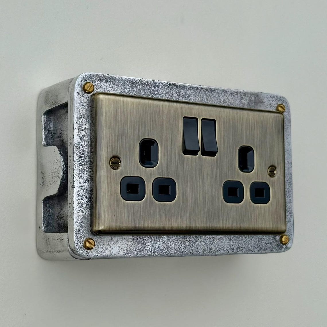 Antique Brass Double Switched 13A Power Socket 230V 13A 2 Gang 2G Solid ...