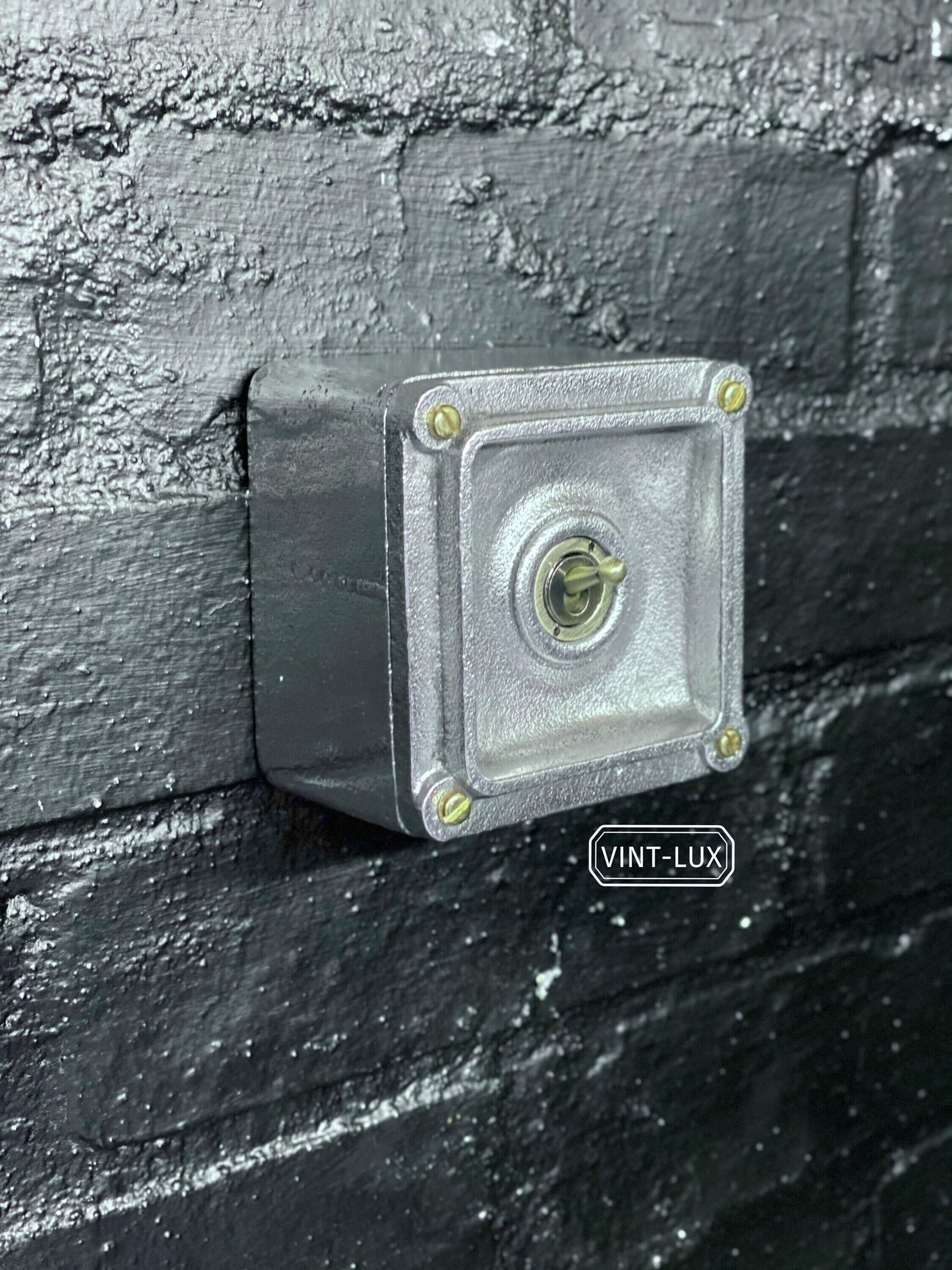 XL Single Gang Solid Cast Metal Conduit Light Switch Industrial 2 Way ...