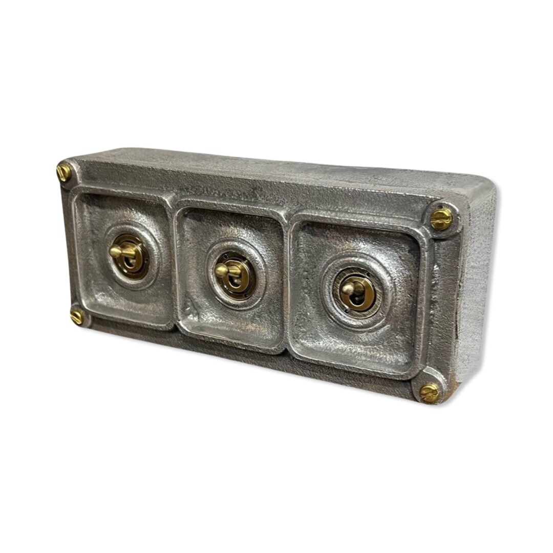 3 Gang 2 Way Solid Cast Metal Surface Mounting Conduit Light Switch ...