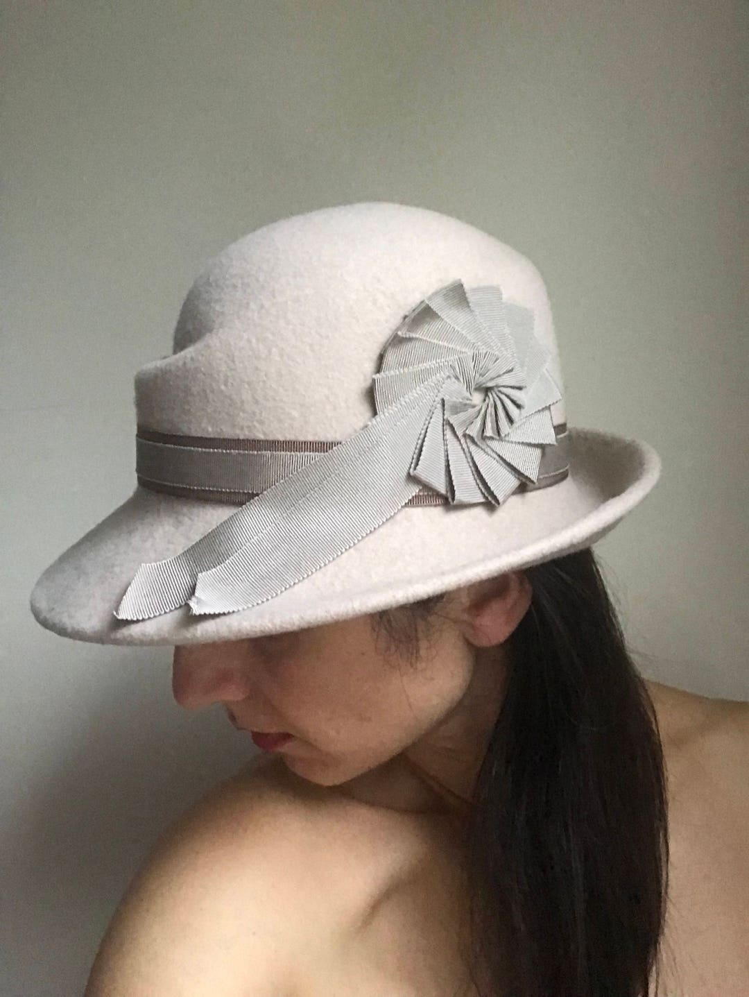 Alabaster Sculptural Crown Classic Retro Style Felt Cockade Ribbon Hat ...