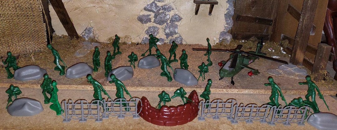 Toy Soldier Army Men With Helicopter Barbed Wire Lot - Etsy