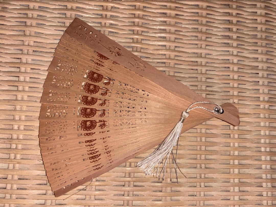 Wooden Handheld Fans- Foldable With Tassel - Etsy