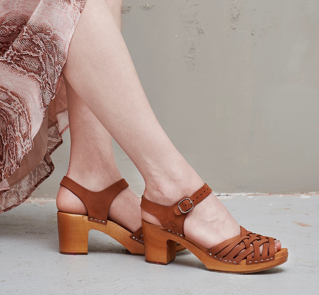 Camel Leather Clogs Sandals, Barefoot Clogs for Summer, Strappy Sandals ...