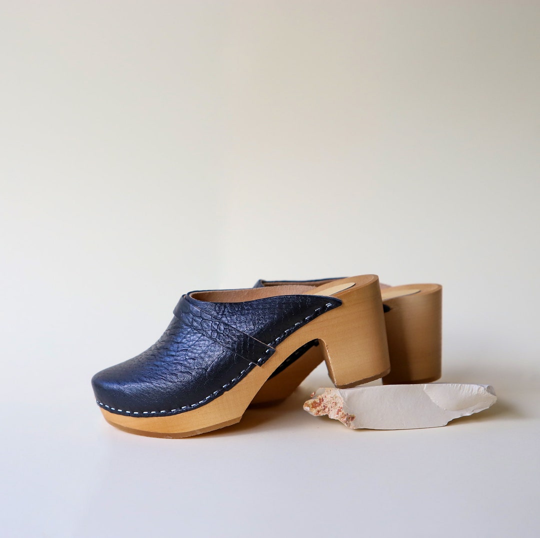 Black Wooden Leather Clogs With Pattern Mady by Kulikstyle - Etsy