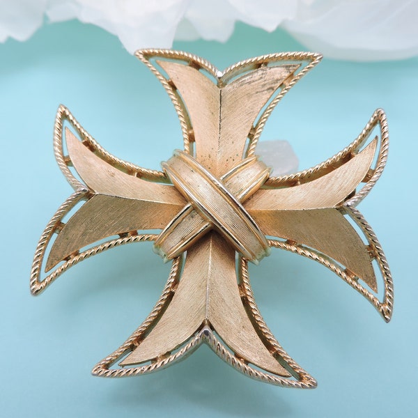 Trifari Pin Brooch - Etsy