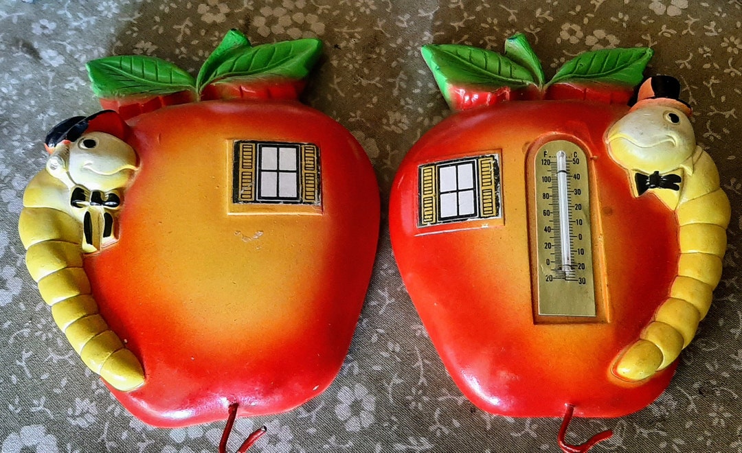 1974 Miller Studios Chalk Art Rwo Apples With Worms Potholder Hooks in ...
