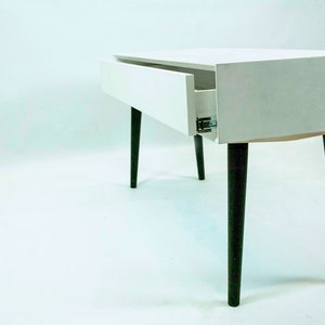 White Wooden Table Legs, Black Cone Shape Legs for Furniture in Middle ...