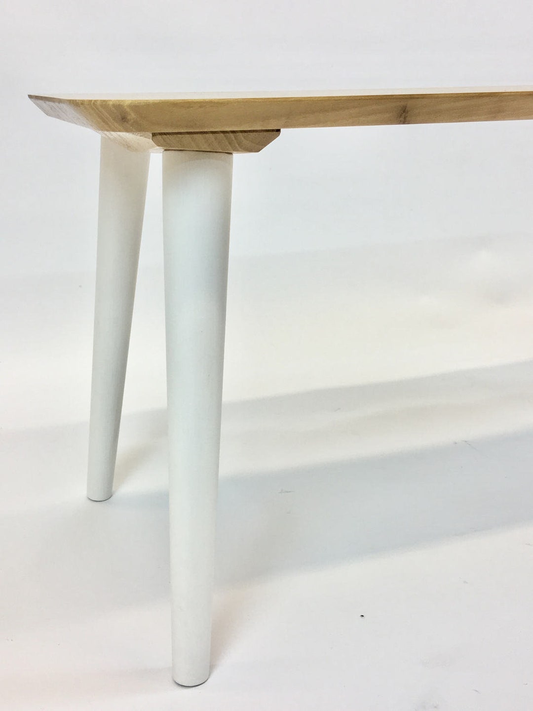White Wooden Table Legs, Black Cone Shape Legs for Furniture in Middle ...