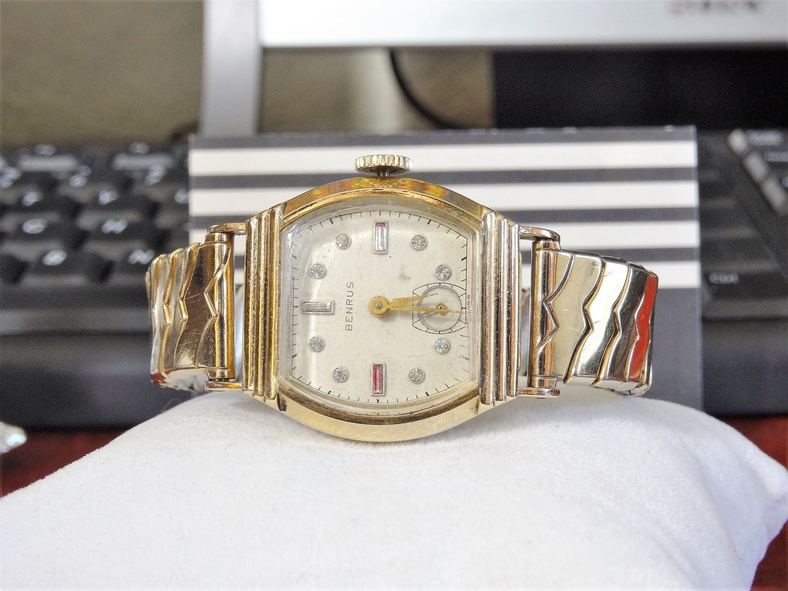Vintage 1950s Benrus (model CW 7-jewels Movement) 10K R.G.P. Bezel ...