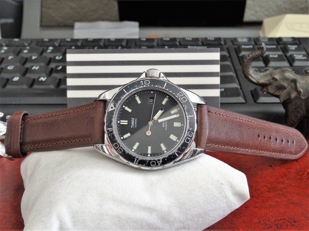 Retro 1980s Timex Water Resistant 100M Quartz Men's Watch W/ 18mm ...
