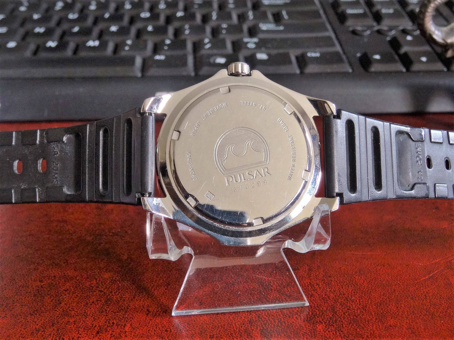 Retro Pulsar 100M Water Resistant Men's Watch W/ 23mm Silicone/rubber ...