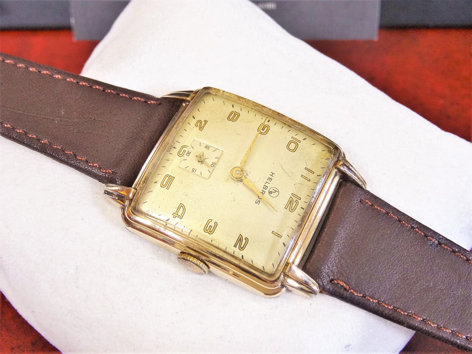 Vtg Helbros Gold Tone Swiss Hand Winding Men's Watch W/ 19mm Glove ...