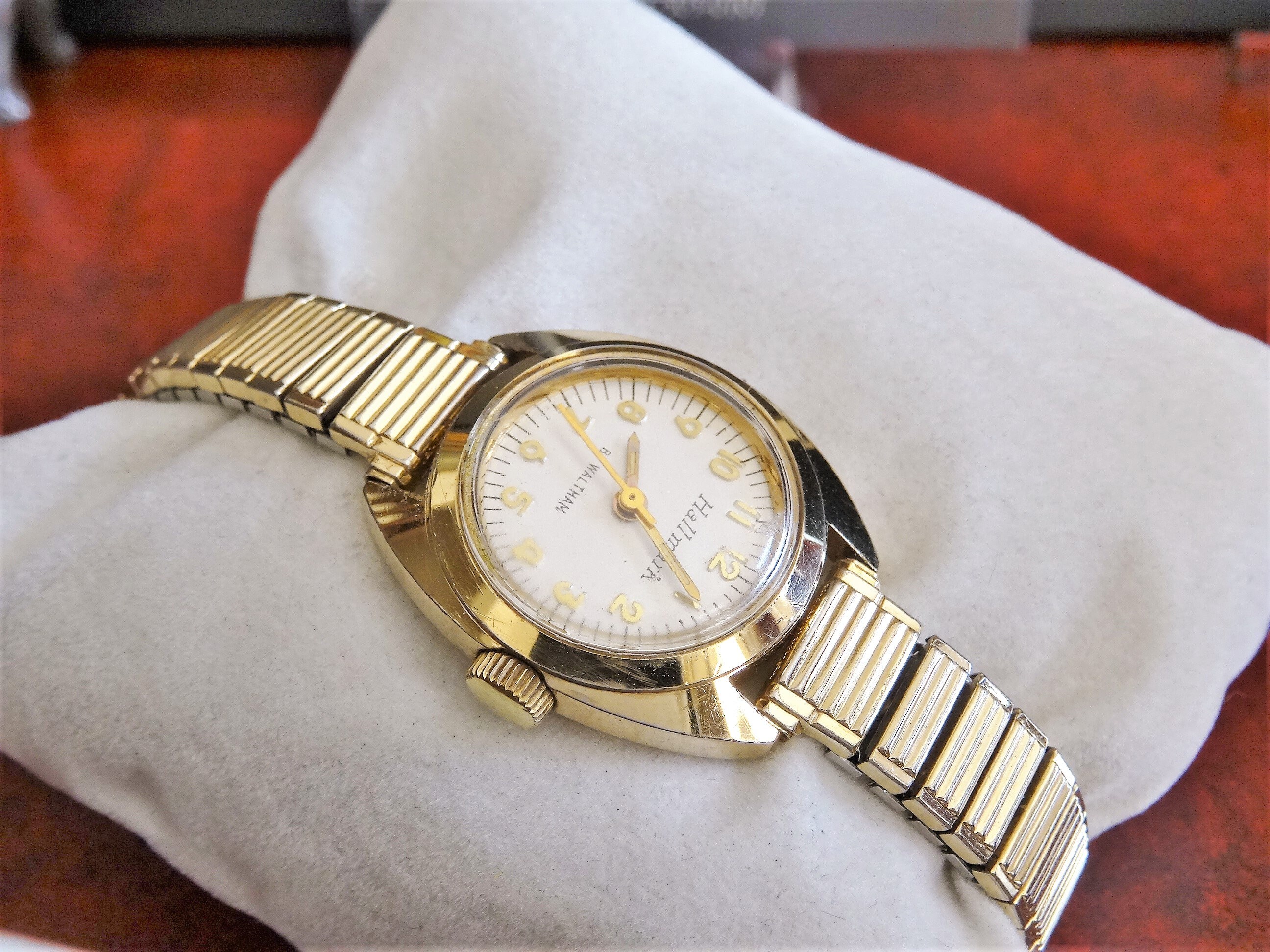 Vintage 1950s Hallmark by Waltham Gold Tone Quartz Ladies 17-jewels ...