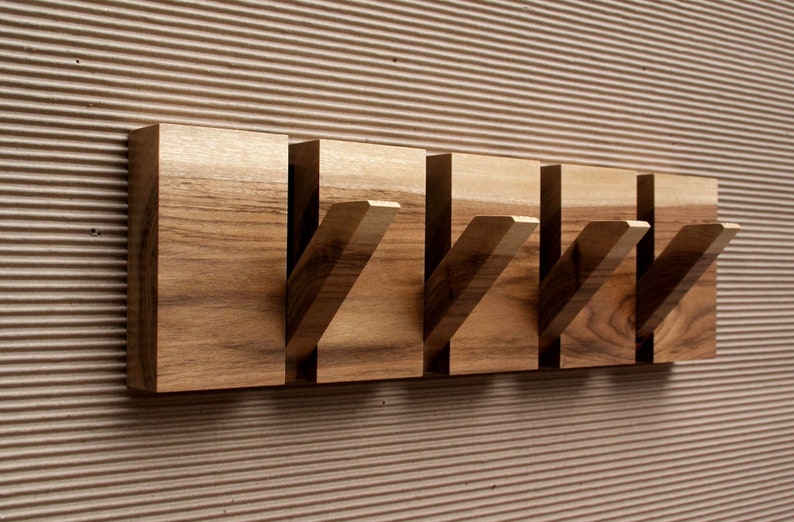 Perchero de pared plegable en madera de Nogal Cafetero. 4 | Etsy