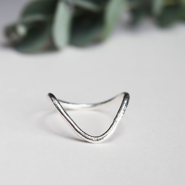 Deep V Ring - Etsy