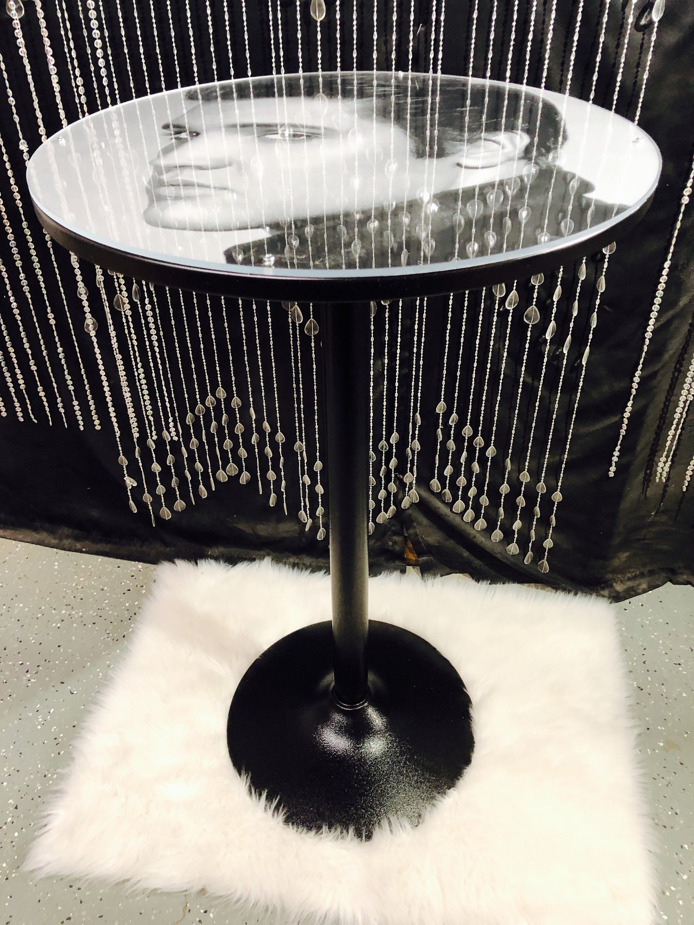 Elvis Presley - Pub Tables - Elvis Presley Decor - Marilyn Monroe ...