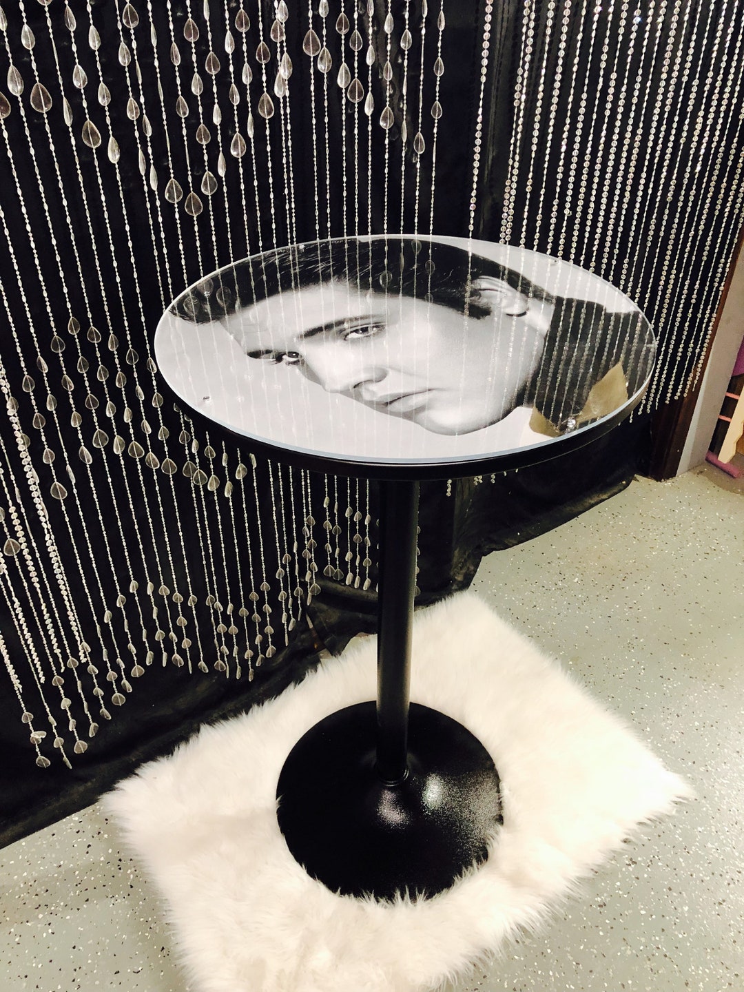 Elvis Presley - Pub Tables - Elvis Presley Decor - Marilyn Monroe ...