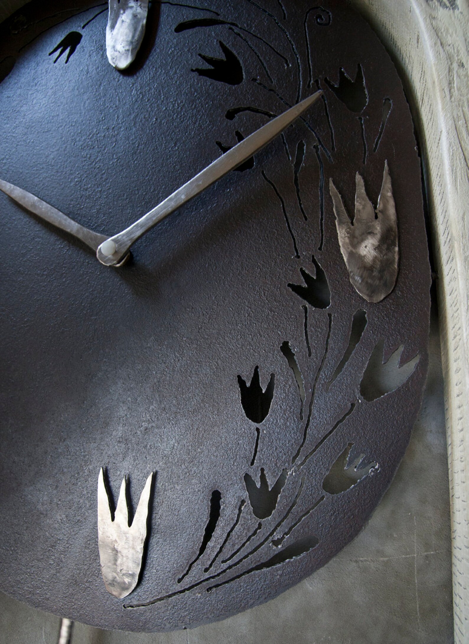 Pendulum Wall Clock Design Metal and Wood Art Clock With Tulip - Etsy