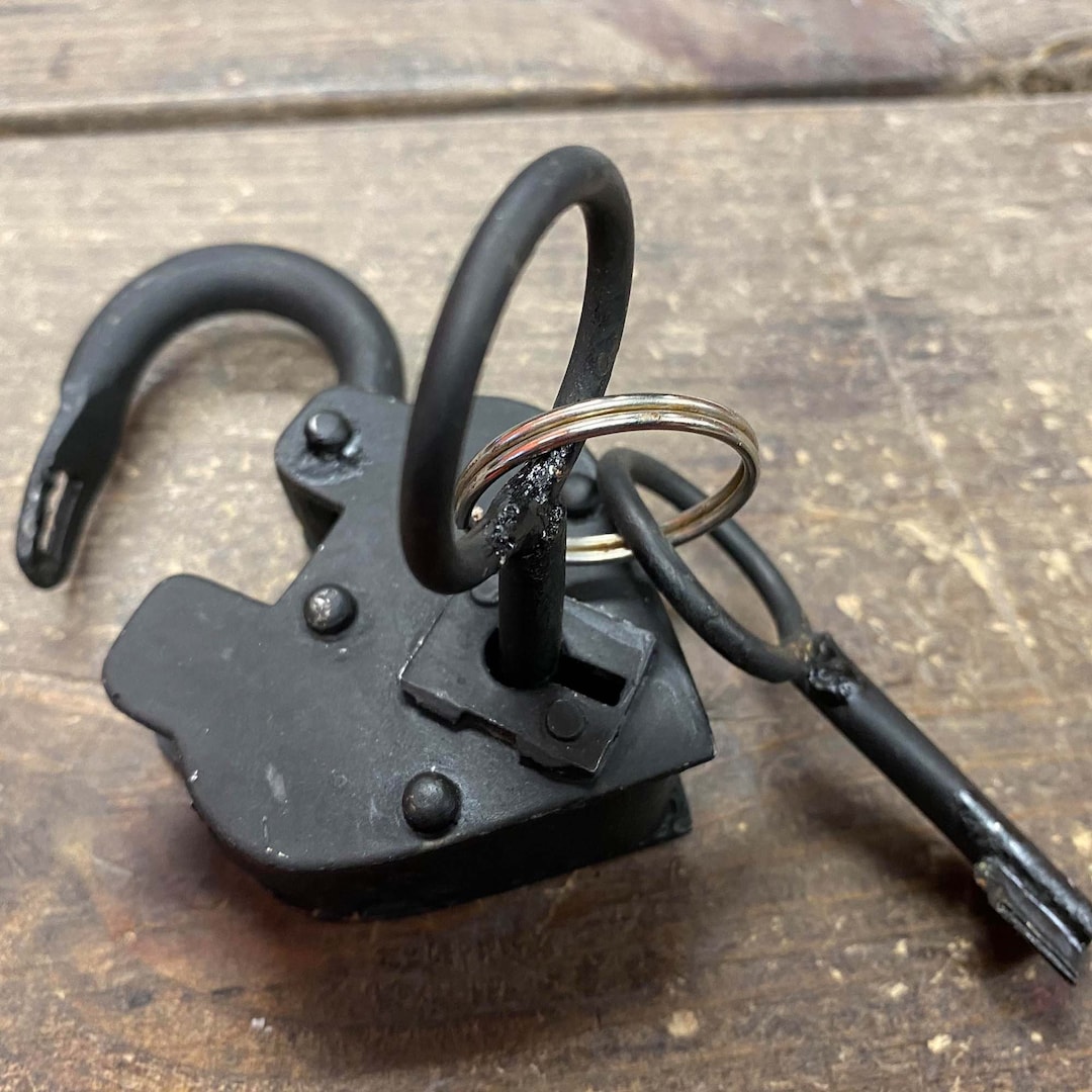 Iron Heart Lock and Keys - Old Fashion Lock and Key - Antique Style ...