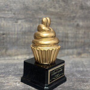Golden Cupcake Trophy Bake off Trophy Baking Competition Trophy ...