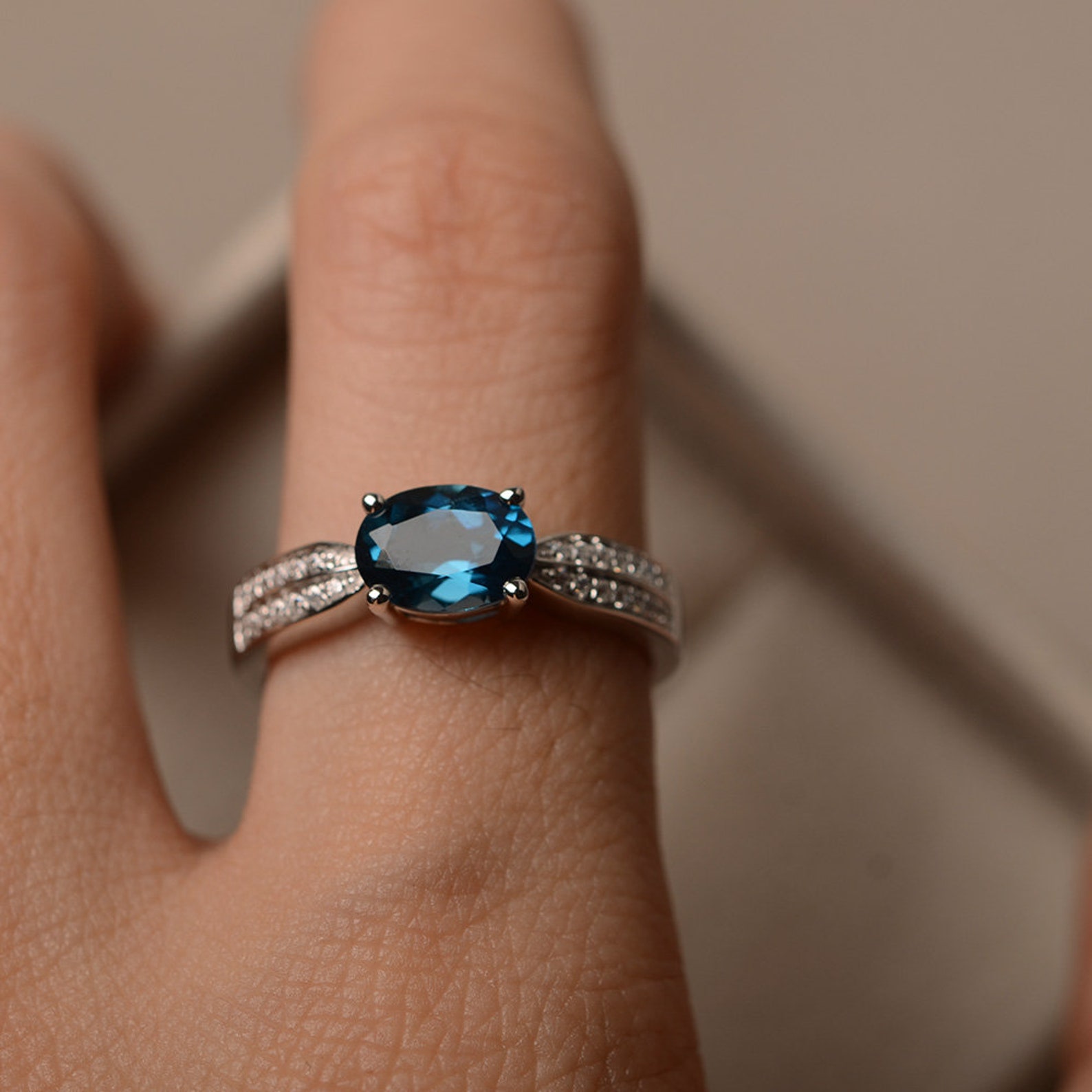 Anillo de topacio azul de Londres anillo de compromiso para - Etsy México