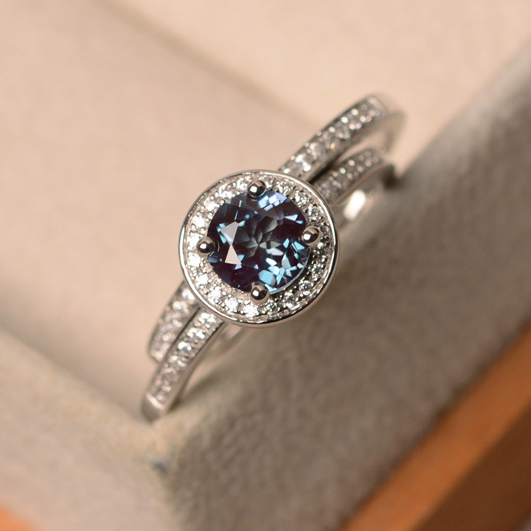 Lab Alexandrite Ring, Round Cut Halo Ring, Color-changing Gemstone ...