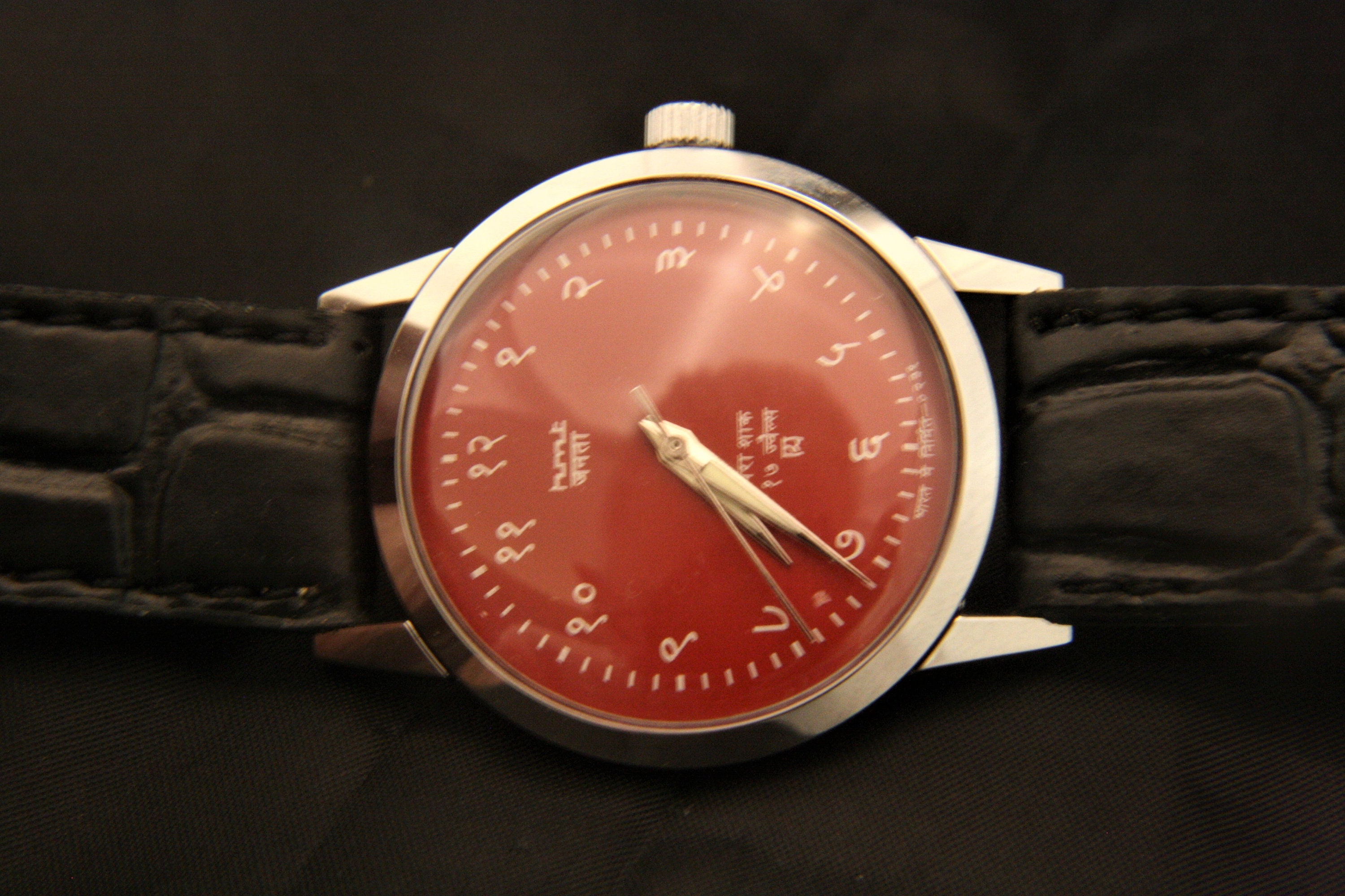 Red dial serviced and restored vintage men's 1970's HMT DEVANAGARI 17 ...