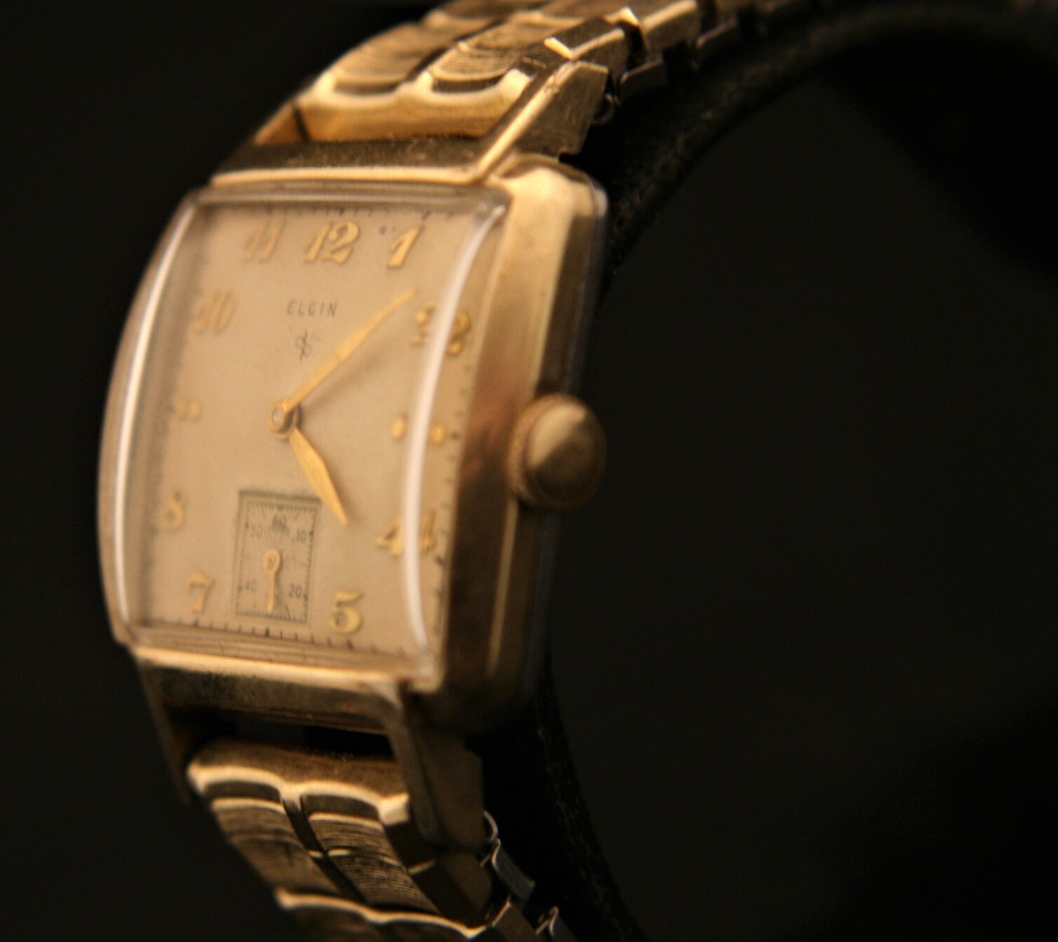 Well preserved vintage American Made Elgin 1950 men's 15 jewel gold ...
