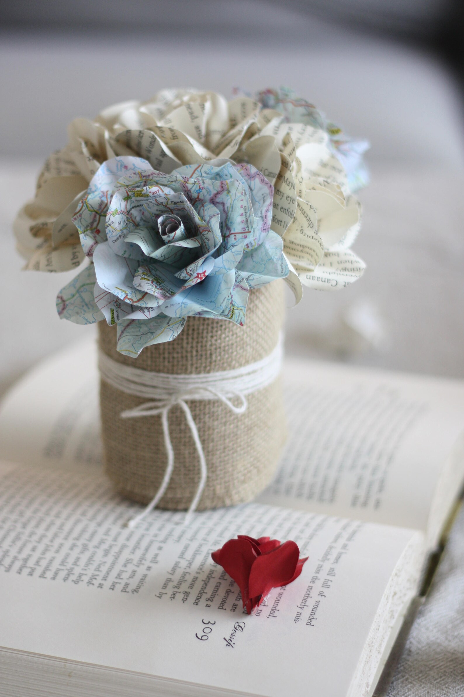 Book Paper Rose Centrepieces, Wedding Centerpieces, Book Page Roses ...
