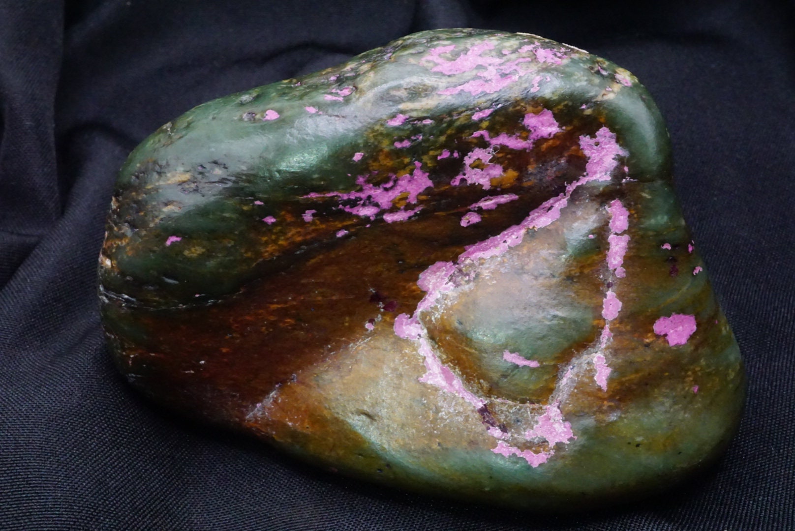 Big Sur Vulcan Nephrite Jade Stone. - Etsy