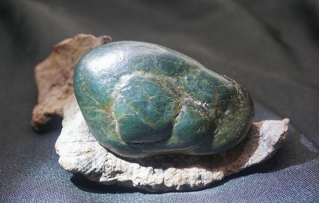 Big Sur Vulcan Nephrite Jade Stone. - Etsy