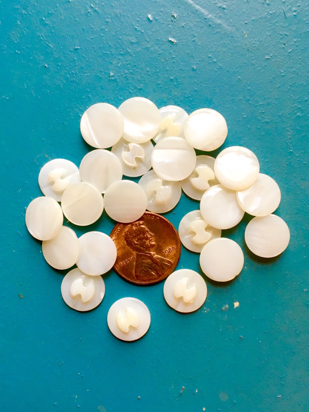100 Vintage Small Pearl Buttons 18L Self-shank Mother of Pearl 1920's ...