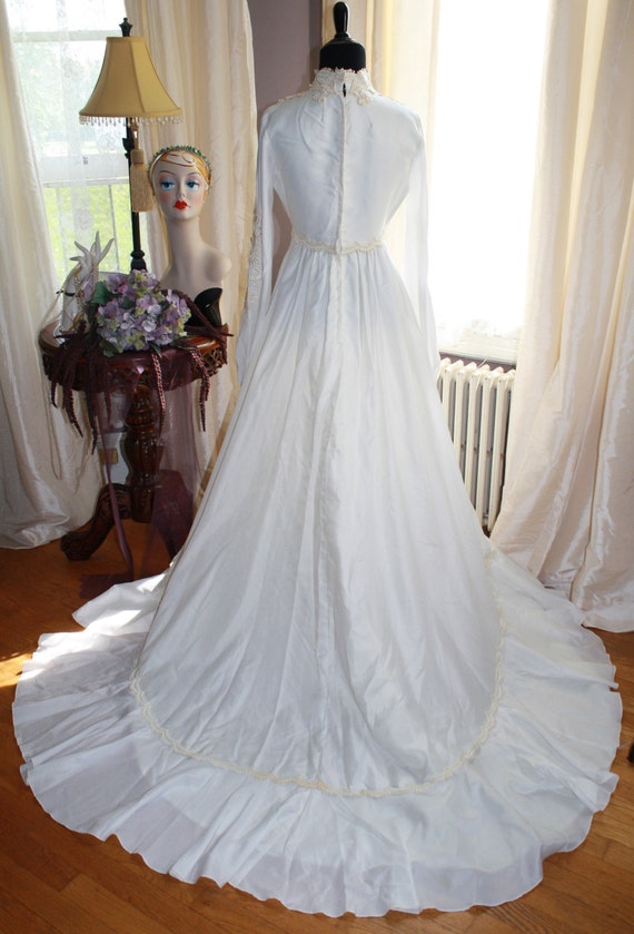 Gown #283 ~ 1970's Ivory Gown w/Deeper Ivory Appliqué… - Gem