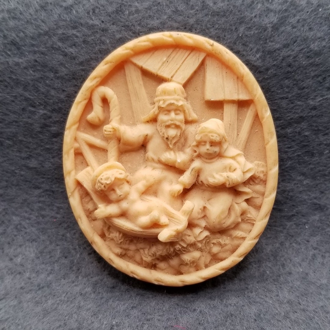 Christmas Nativity Resin Brooch 5491 - Etsy