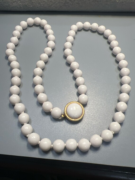 Vintage goldtone and milk - Gem Vintage goldtone and milk - Gem