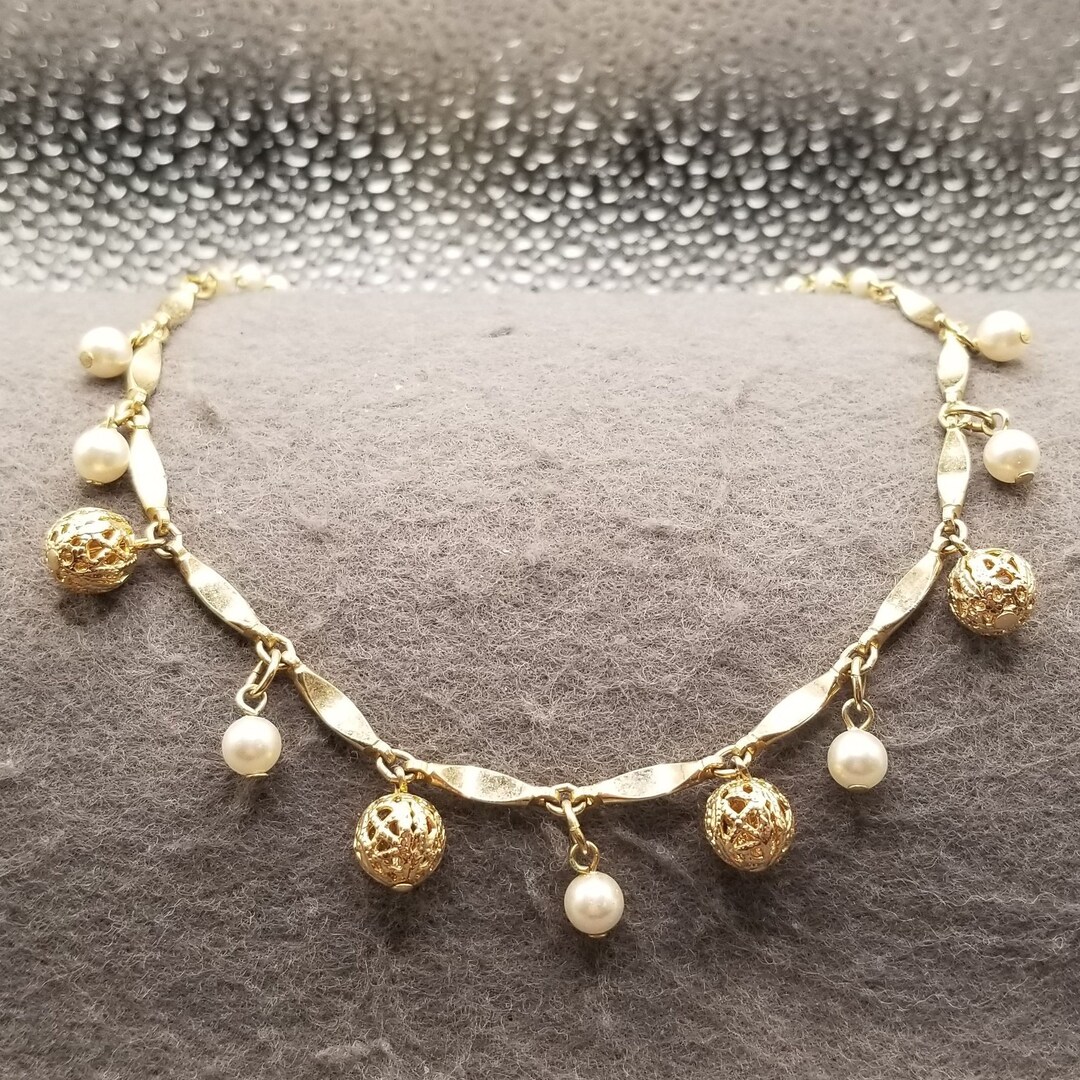 Short Pearl and Gold Tone Spheres Necklace 5201 - Etsy