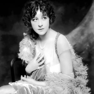 Fanny Brice, C. 1917 Ziegfeld Follies Actress, Comedienne, Singer Black ...