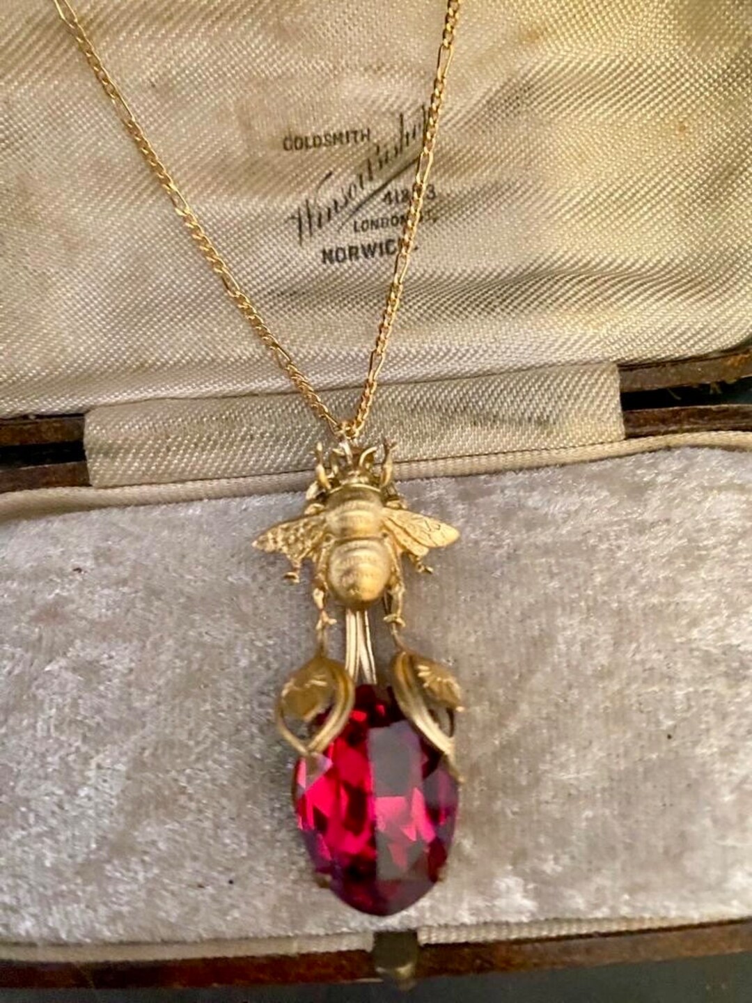Vintage Ruby Red Stylish Bee Pendant Necklace. Very Gucci and Haskell ...
