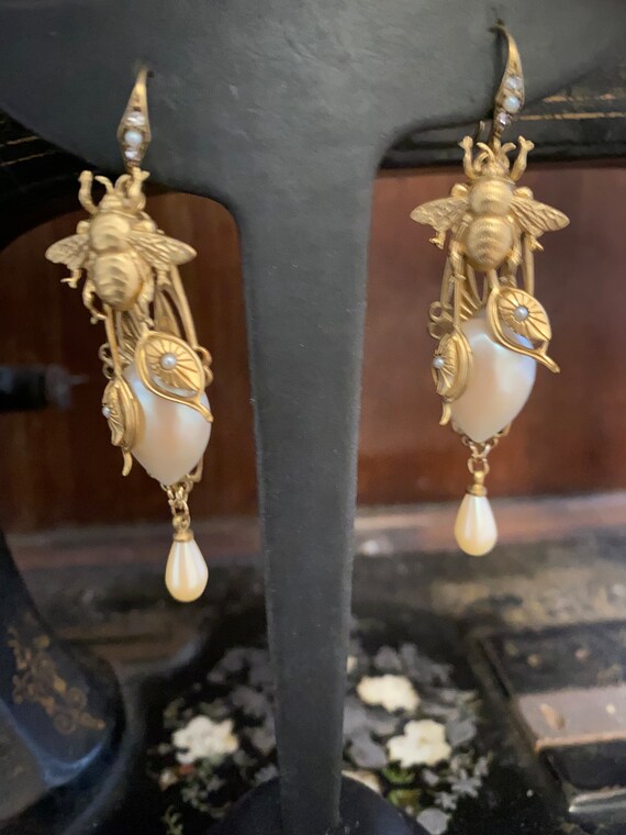 Gucci bee earrings dangle store