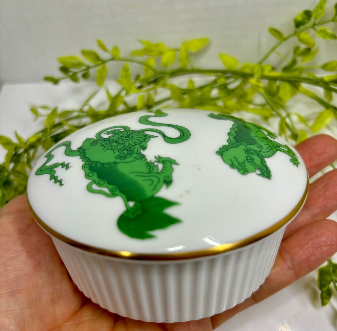 Wedgwood Chinese Tigers Green Bone China Made in England Round Box With ...